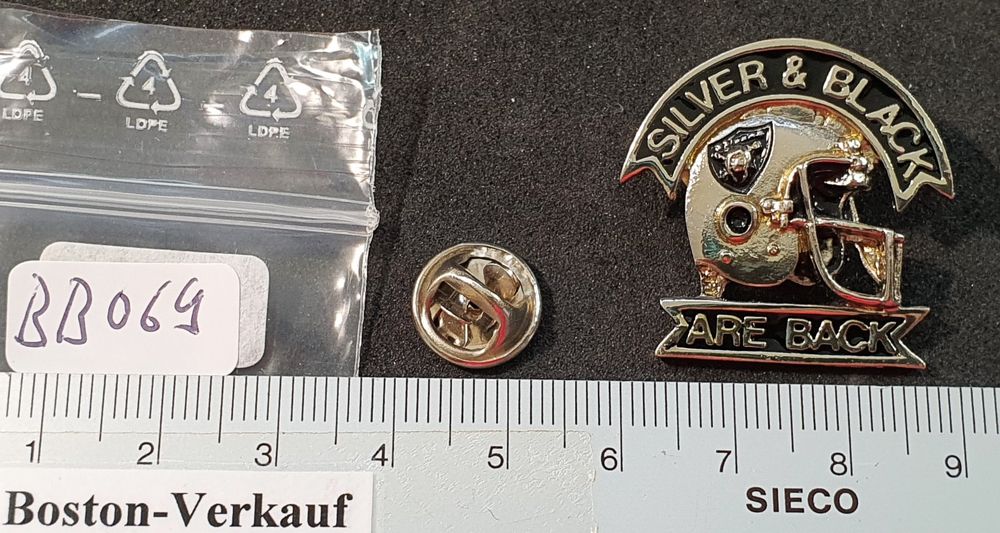 BB069 - Pin SILVER & BLACK ARE BACK NFL Helm (Gebraucht) in Reinach BL ...