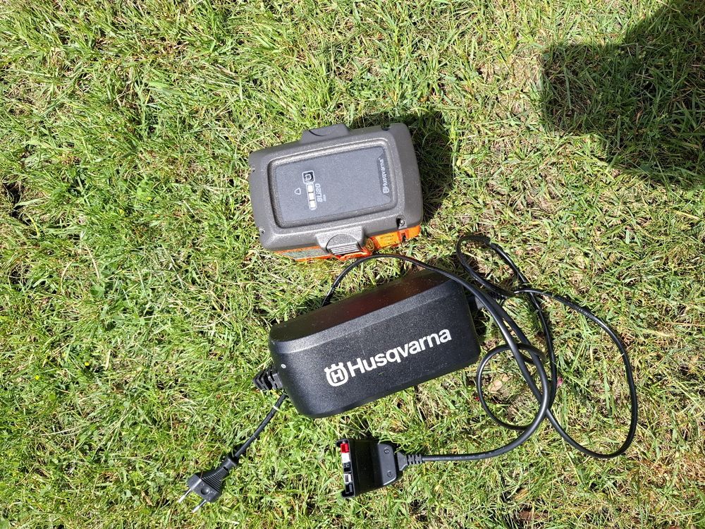 Rasenmäher Husqvarna LC 137iLi Akku Ladegerät guter Zustand (Gebraucht ...