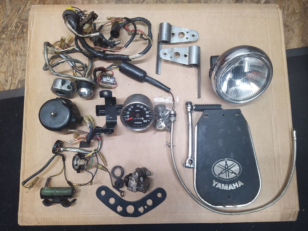 Yamaha Ft1 und gt50 Oldtimer Teile Tacho, Lampe, etc (Gebraucht) in Goldau für CHF 100 – mit ...