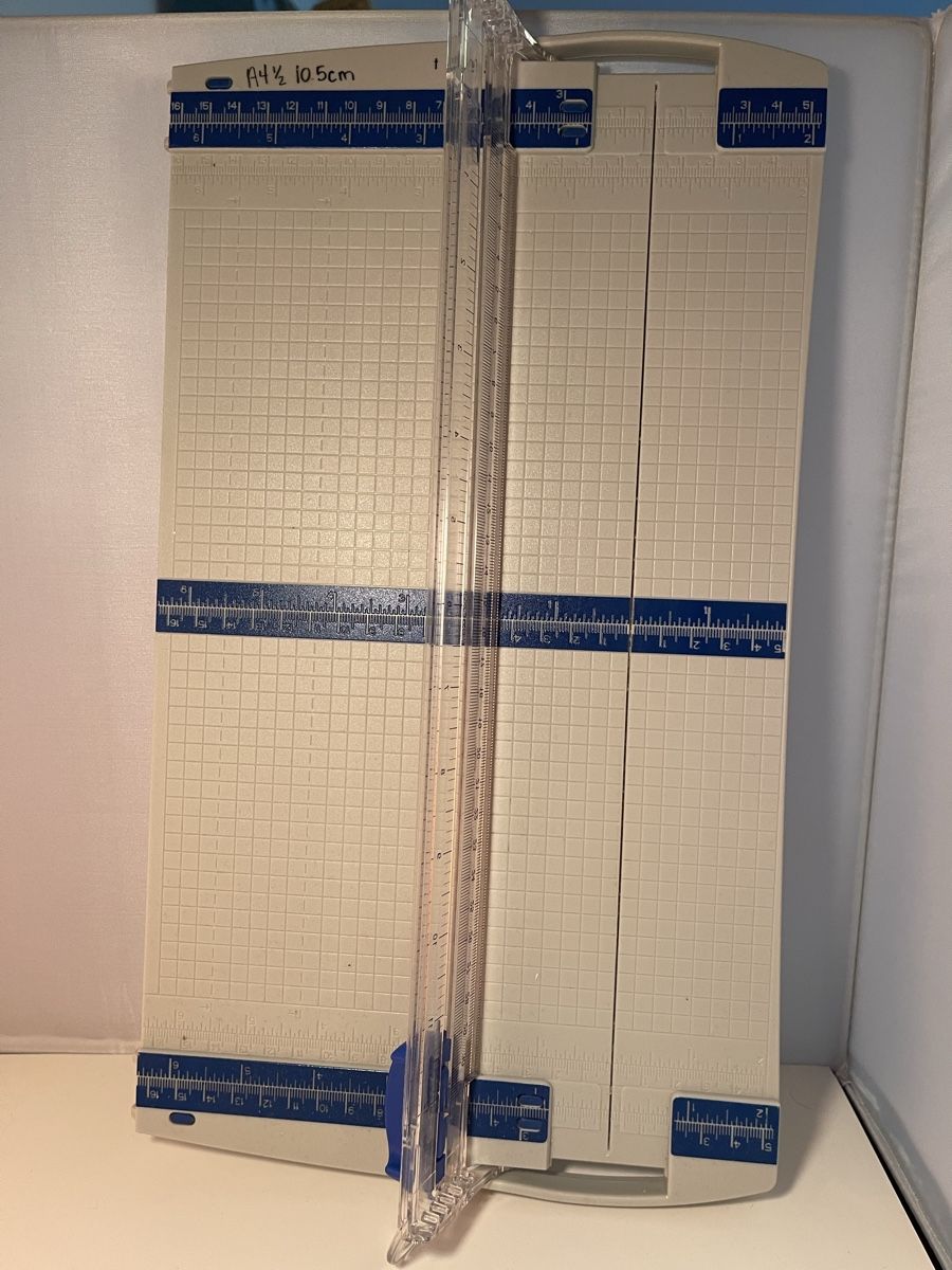 High quality paper cutter, perfect for fall crafts! (Gebraucht) in ...