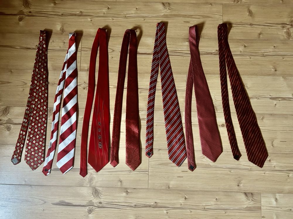7 red colored ties (Gebraucht) in Belp für CHF 3 – mit Lieferung auf ...