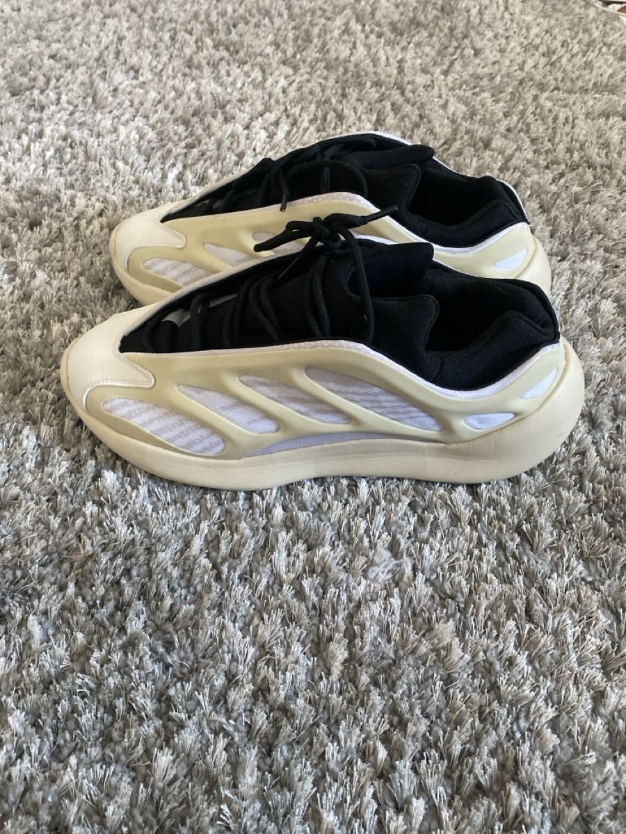 Yeezy 700 V3 Azael - Taille 44 neuves jamais portées (Neuf (Voir ...