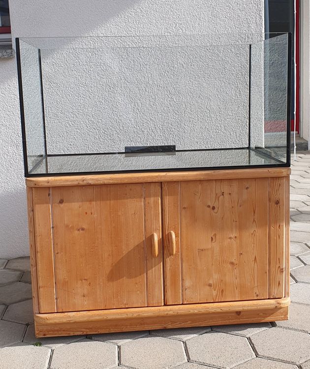 Aquarium mit Unterschrank (Gebraucht) in Sumvitg für CHF 1 – nur Abholung auf Ricardo kaufen