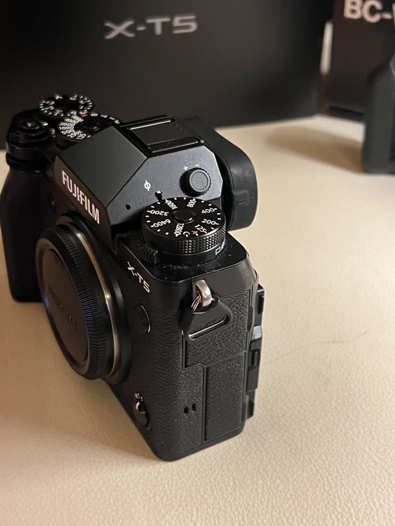 Fujifilm X-T5 + Grip MGH + Charger + Batterie. Très bon état (Gebraucht ...