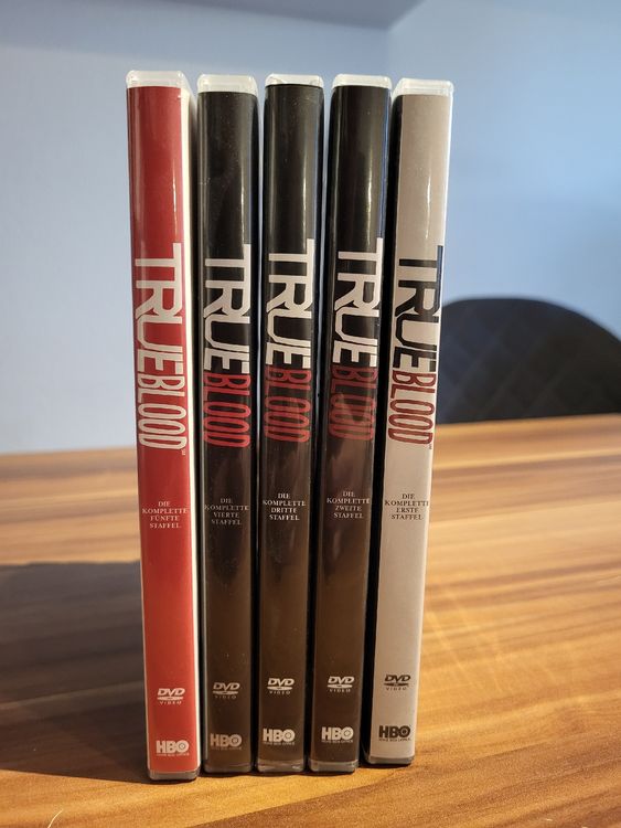 True Blood, Staffel 1-5 auf DVD | Kaufen auf Ricardo