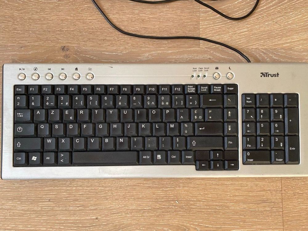 Clavier / Tastatur Azerty , KB 1800S (Gebraucht) in für CHF 2 – nur ...