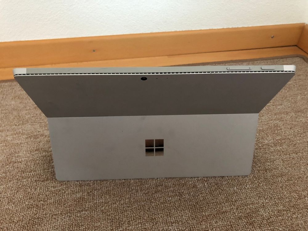 TOP Surface Pro 4, i5-6300U, 8GB RAM, 256GB SSD, Akku 93.6% (Neu ...