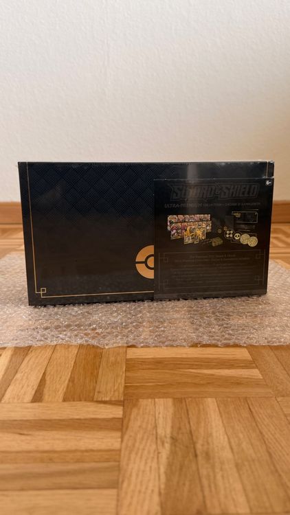 Pokémon Sword & Shield Zacian & Zamazenta UPC inkl. Akrylbox (Neu und ...