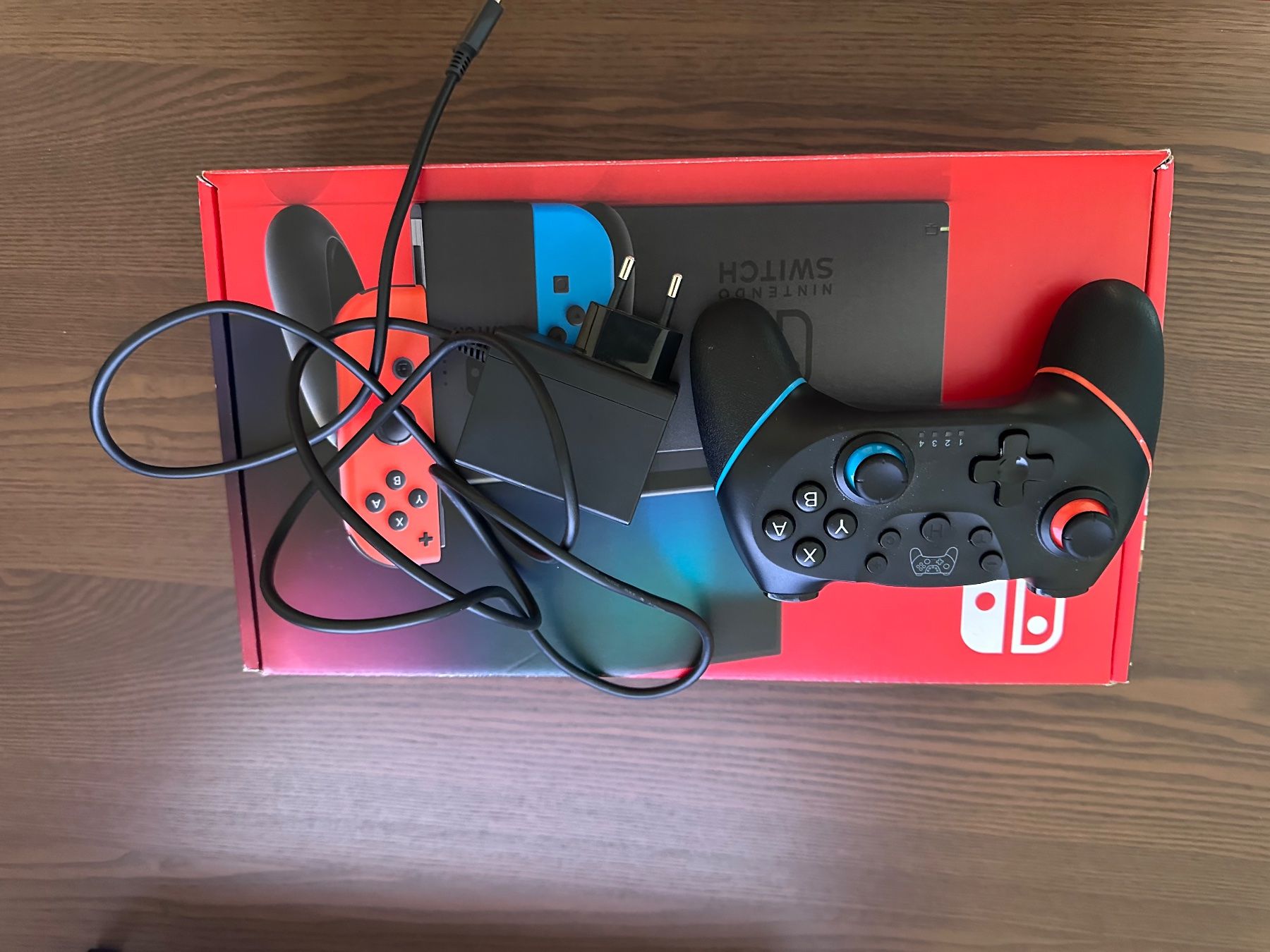 Nintendo Switch + 5 jeux Mario + 2 manettes + 1 manette pro (Gebraucht ...