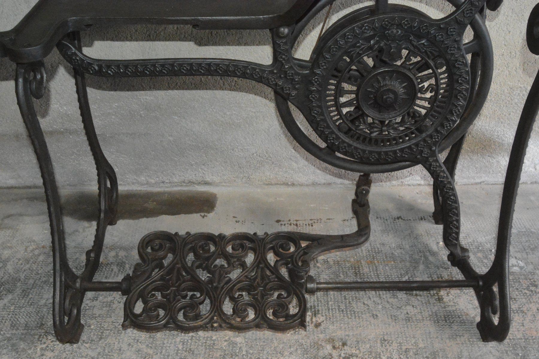 Machine à coudre Singer ancienne - Cordonier (D'occasion) à La Chaux-de ...