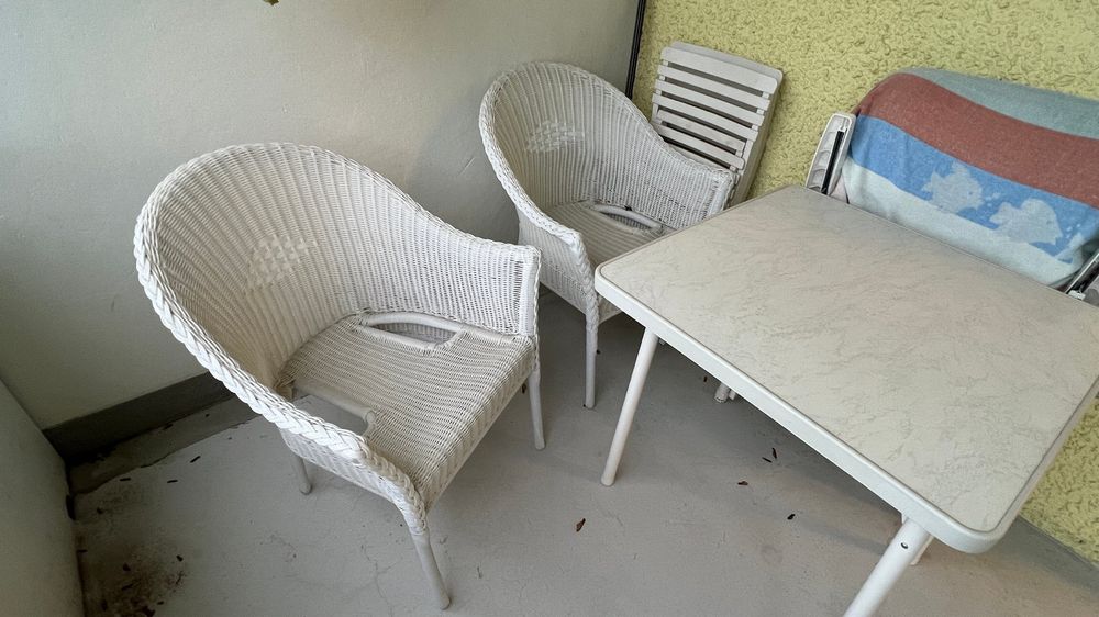 2 Gartenstühle weiss (Gebraucht) in Mettmenstetten für CHF 10 – nur Abholung auf Ricardo kaufen