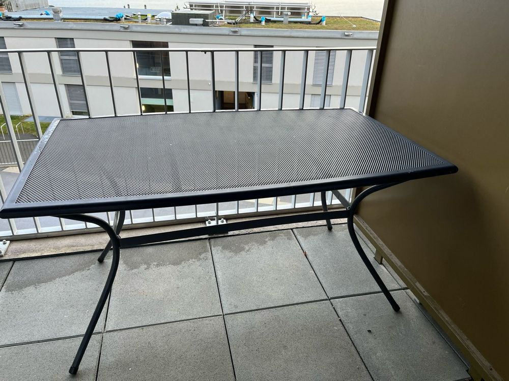 Table de jardin en métal (Gebraucht) in Forel für CHF 75 – nur Abholung ...