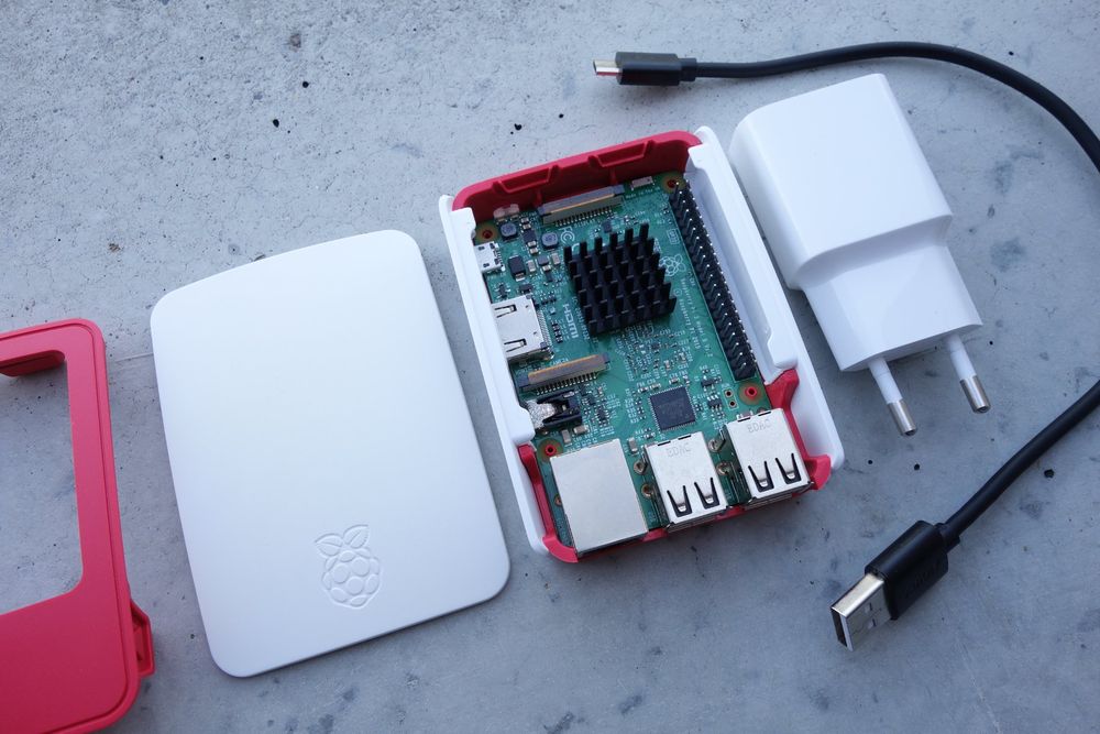 Raspberry Pi 3 Model B inkl. Gehäuse, Netzteil und USB-Kabel | Kaufen auf Ricardo