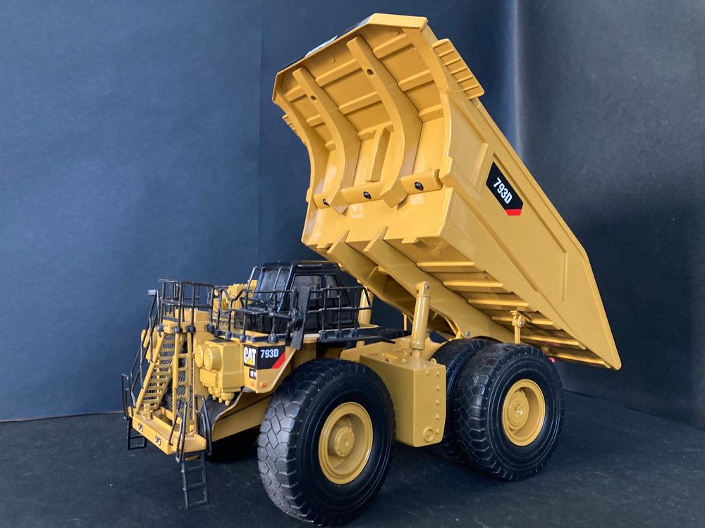 Caterpillar 793 D 1:50 Norscot (Gebraucht) in Horw für CHF 100.1 – mit ...