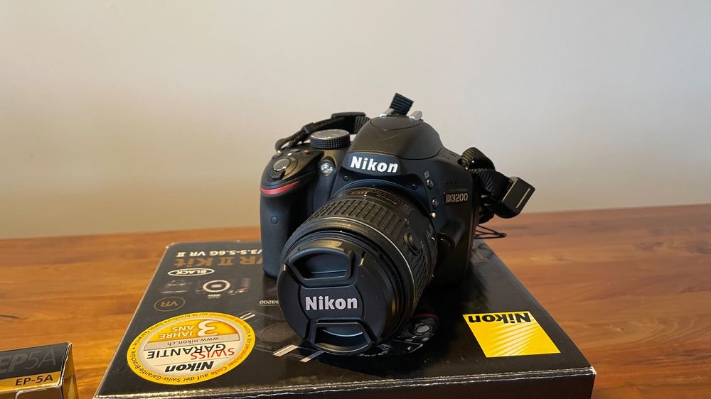Nikon D3200 Kit 18-55mm plus Zubehör | Nur 1700 Auslösungen (Gebraucht ...
