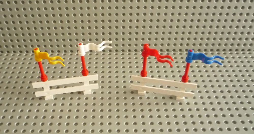 2 Lego Zäune mit 4 Wimpel "Neuwertig" (Sammelporto) ab 1 Fr (Neu ...
