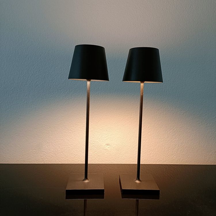 2x LED Tischleuchten dimmbar, USB Anschluss (Gebraucht) in Attelwil für ...