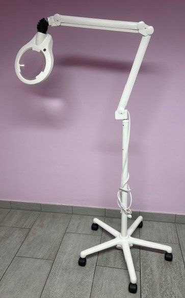 Lampe loupe Luxo Circus LED sur pied à roulettes JP Rosselet (D ...