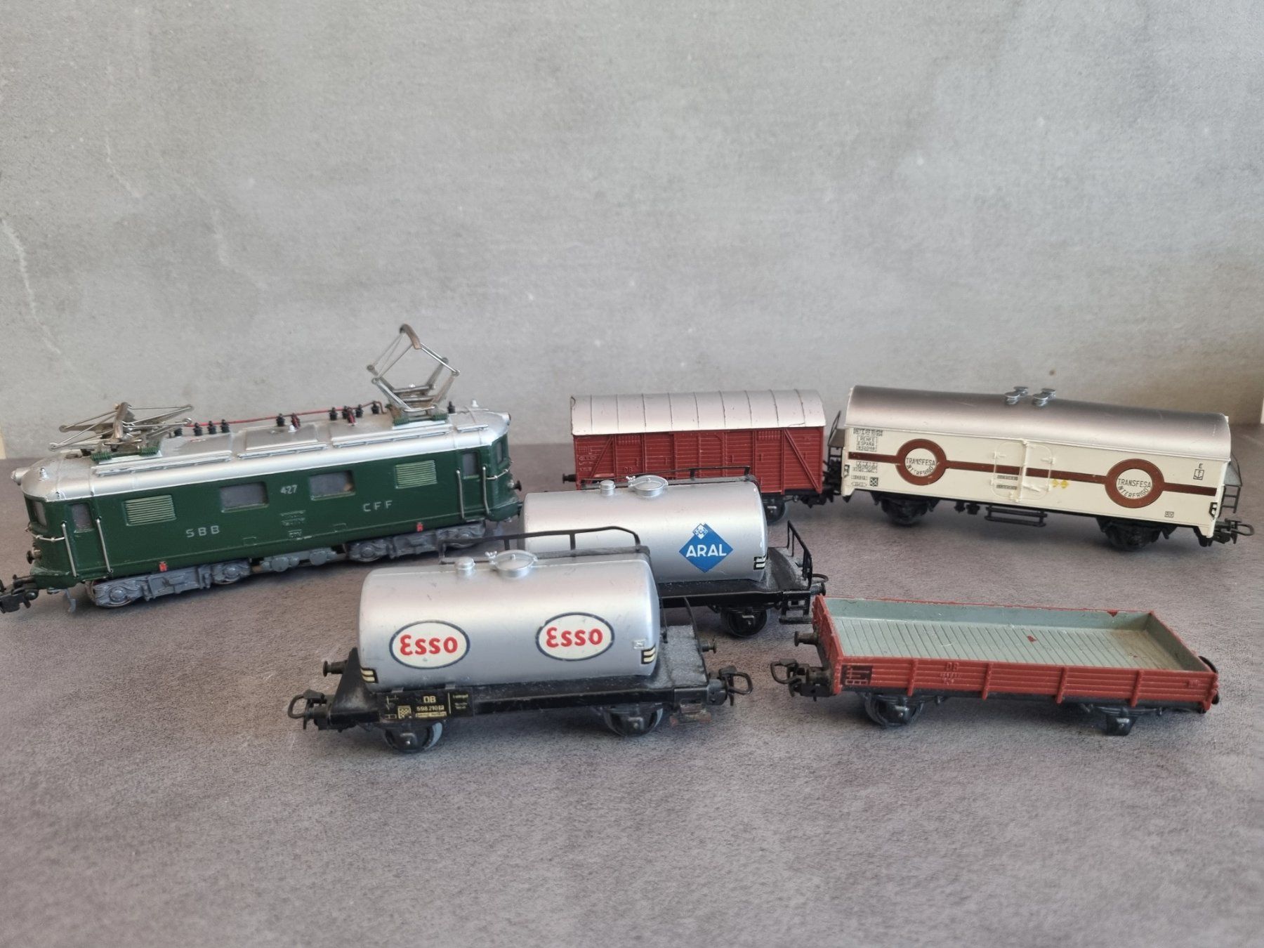 Märklin RET 800 SBB RE 4/4 und 4 HAG Wagons, Kesselwagen etc (Gebraucht ...