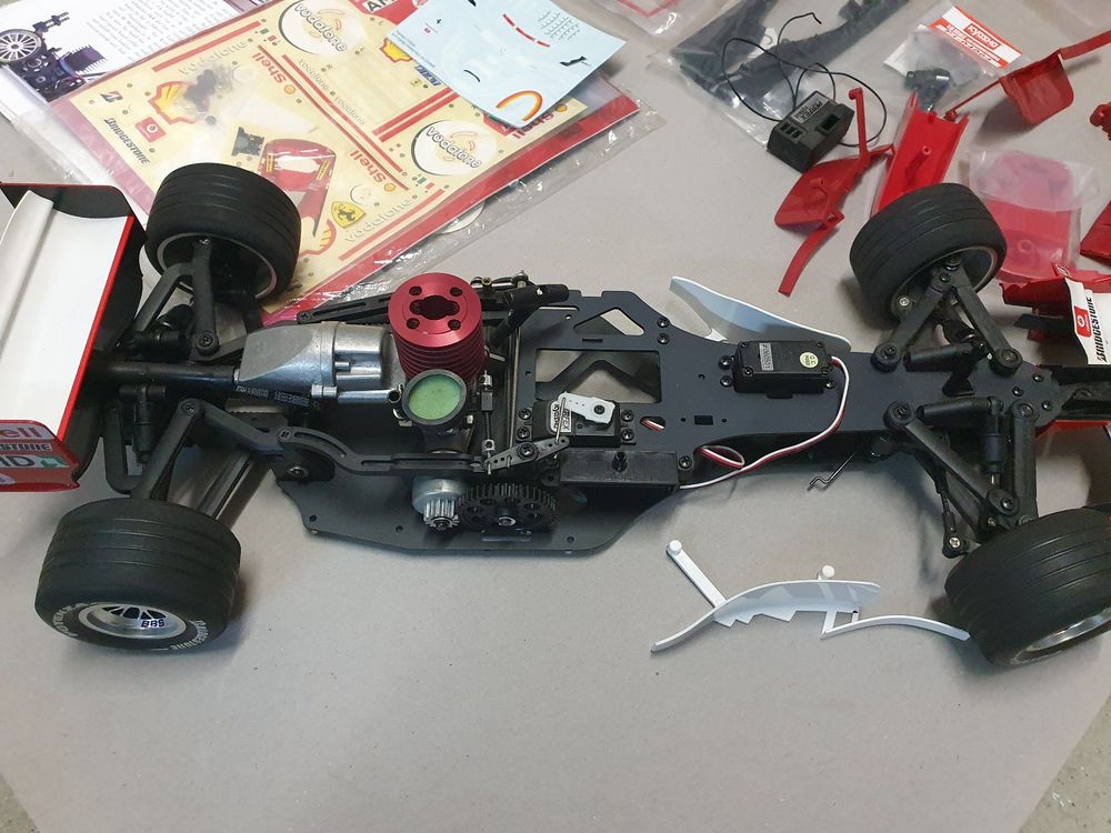 Kyosho F1 Ferrari F2004 2WD 1:8 Nitro RC Verbrenner Chassis (Defekt) in ...