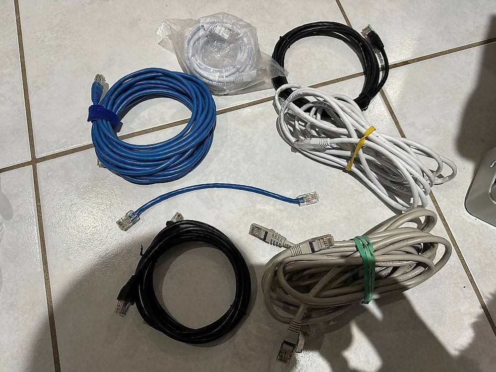 8x câble réseau ethernet RJ45 différente longueur (D'occasion) à ...