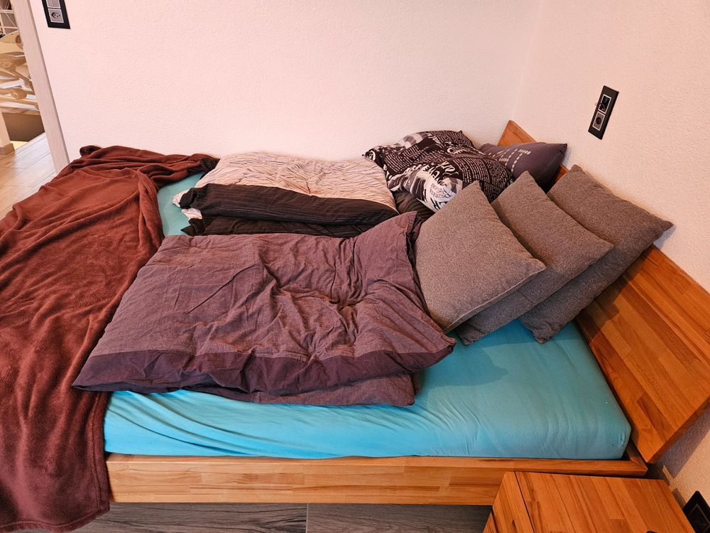 Lit et table de nuit (D'occasion) à Le Noirmont pour CHF 70 – retrait ...