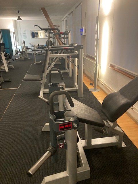 Profi Gym komplette Praxis-Gym-Physio- Reha Einrichtung (Gebraucht) in ...