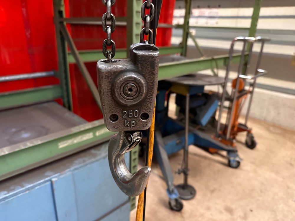 Lot 17 Fehr Hallenkran 15m länge 5m breite mit Kettenzug (Gebraucht) in ...