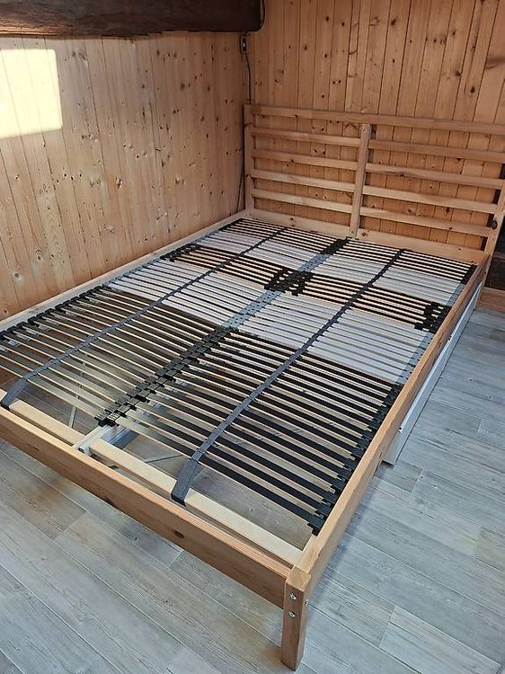 Lit Ikea "Tarva" avec sommier à lattes "Leirsund" (Gebraucht) in Leysin ...