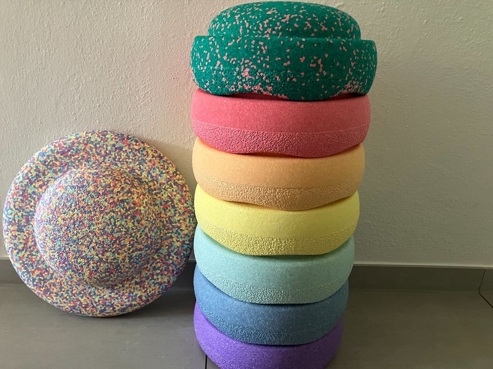 Stapelstein Rainbow pastell 7 Stk und Balance Board confetti (Gebraucht ...
