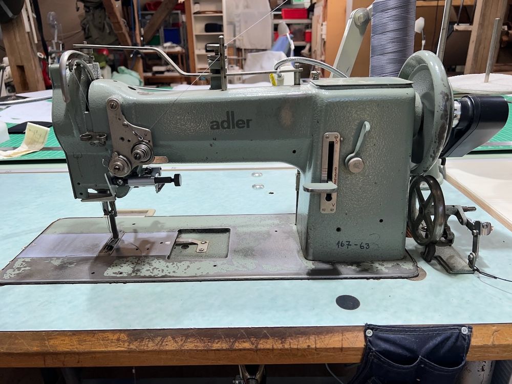 Adler 167-63 Industrienähmaschine Servomotor Nadeltransport (Gebraucht) in Gibswil für CHF 690 ...