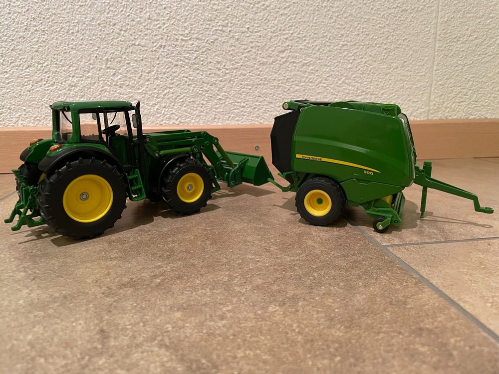 SIKU John Deere 6820 mit John Deere Presse 990 (Neu und ...