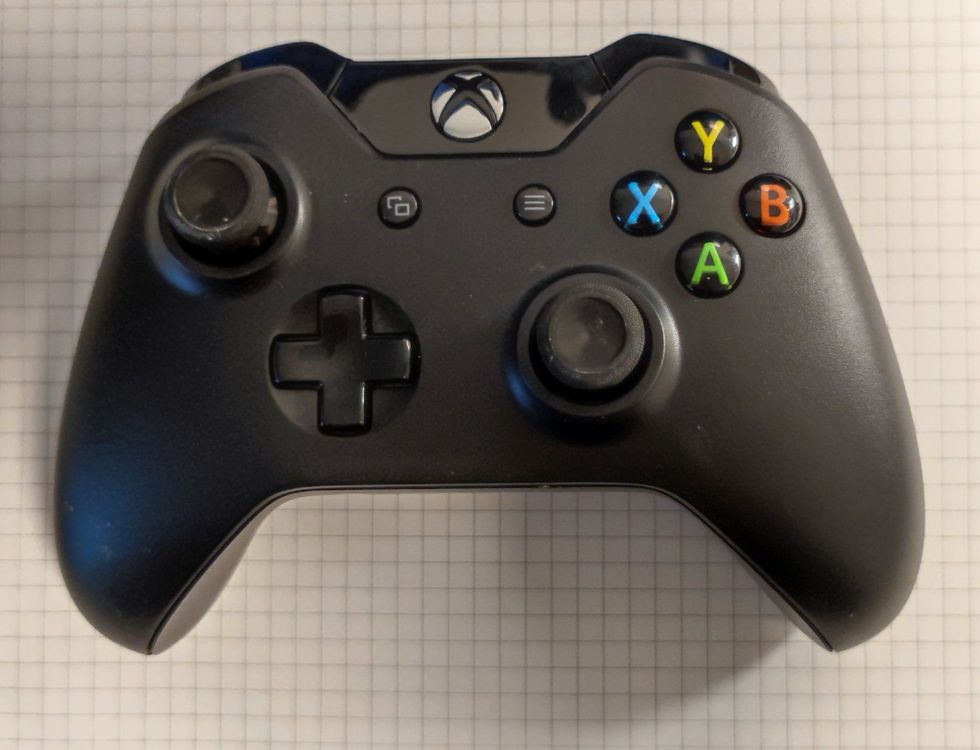 XBOX Controller - model 1697 (Gebraucht) in Hochwald für CHF 17 – mit ...