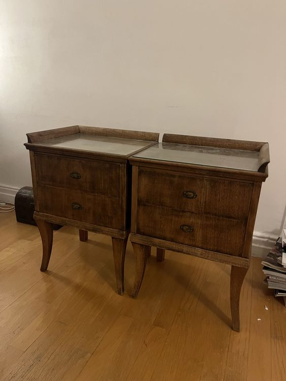 Deux jolies petites table de nuis/de chevet en bois foncé (Gebraucht ...