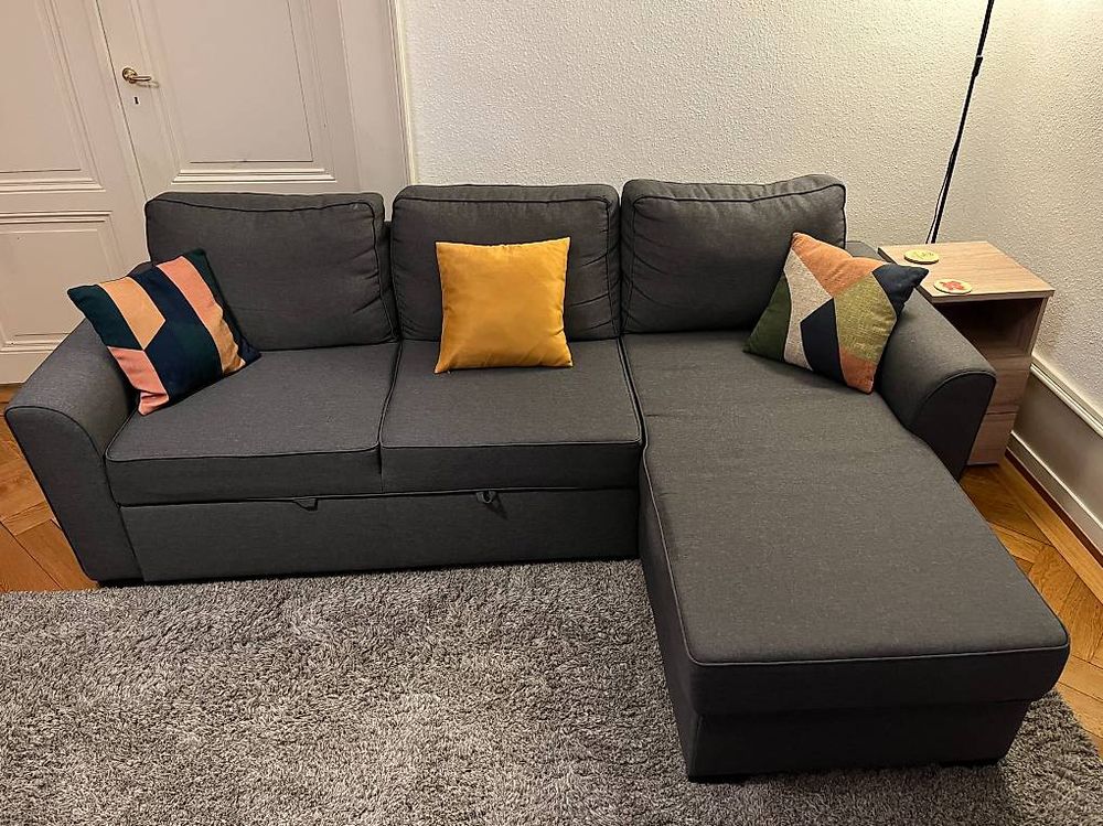 Couch with Sleeper Pull-Out Bed / Canapé Lit Convertible (D'occasion) à ...