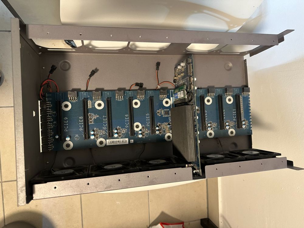 Mining Rig Rack und Motherboard (Gebraucht) in Zürich für CHF 27 – nur ...