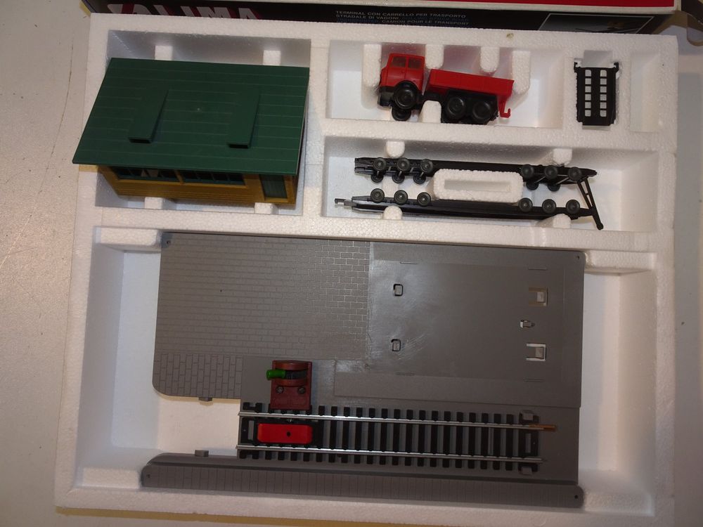 Lima Terminal mit LKW Tiefladewagen HO 600970 (Gebraucht) in ...