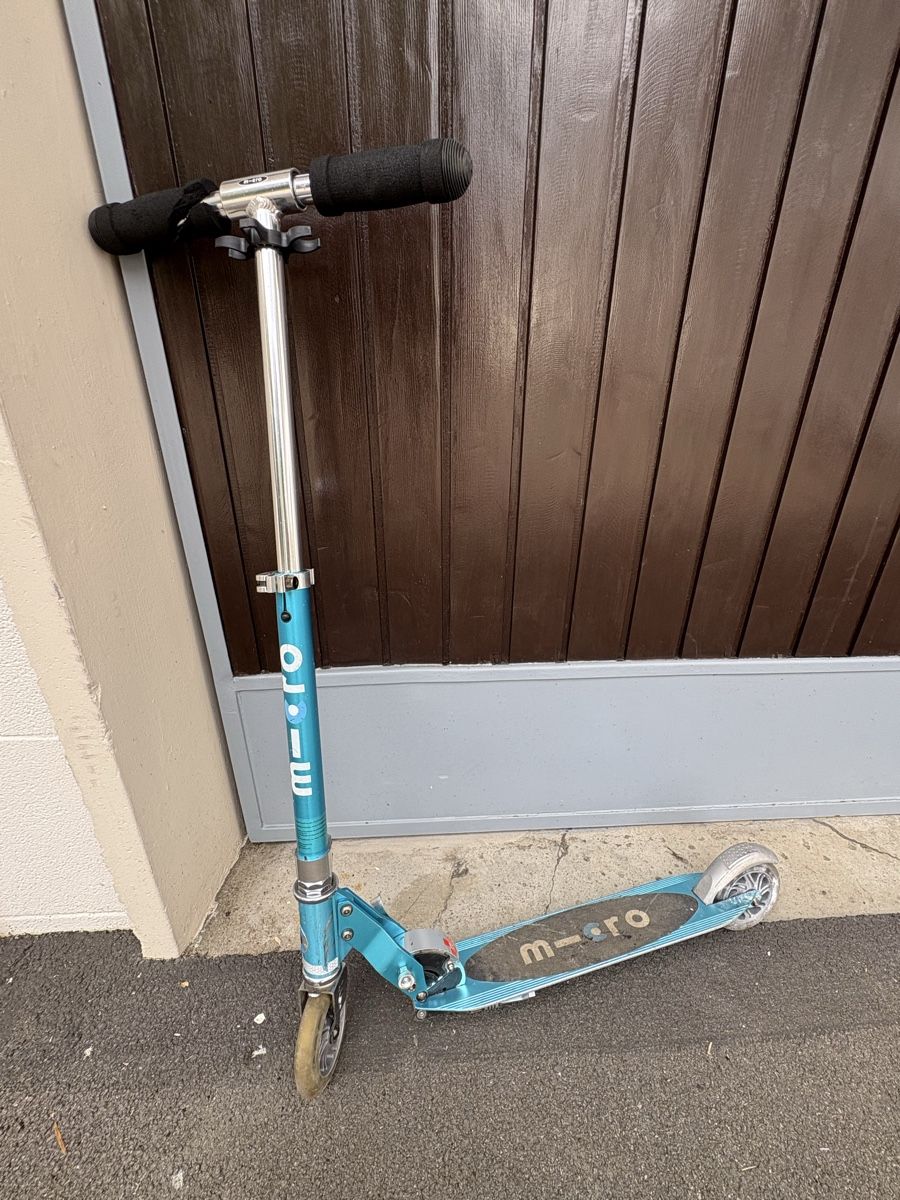 Micro Sprite Special Edition LED, Ocean Blue Scooter 🛴☀️ (Gebraucht) in ...