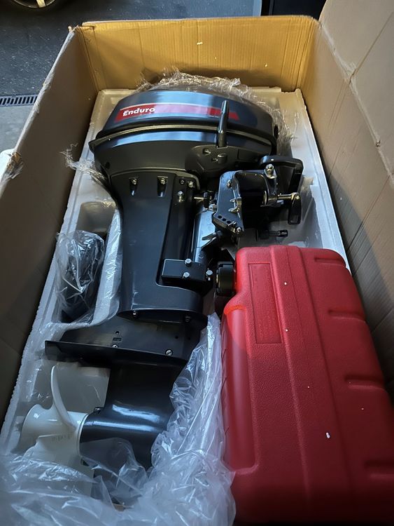 Spannende 15 Ps Bootsmotor Bildnull