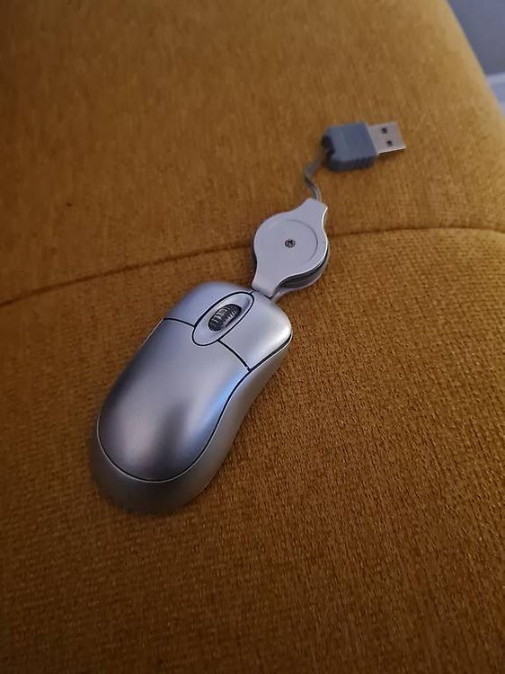 Mini Tablet Mouse mit USB Anschluss und Zipp Kabel | Kaufen auf Ricardo