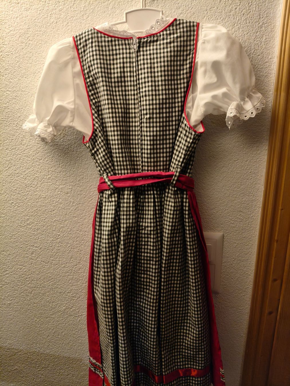 Dirndl von Heidi Landhaus fast neu Gr. 122-128 (Gebraucht) in Sargans ...
