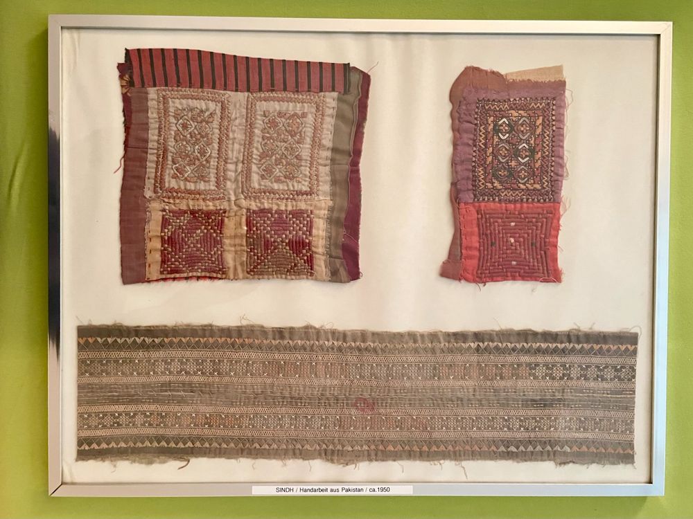 Textilbild, Pakistan mit Alurahmen (Gebraucht) in Schaffhausen für CHF 80 – nur Abholung auf ...