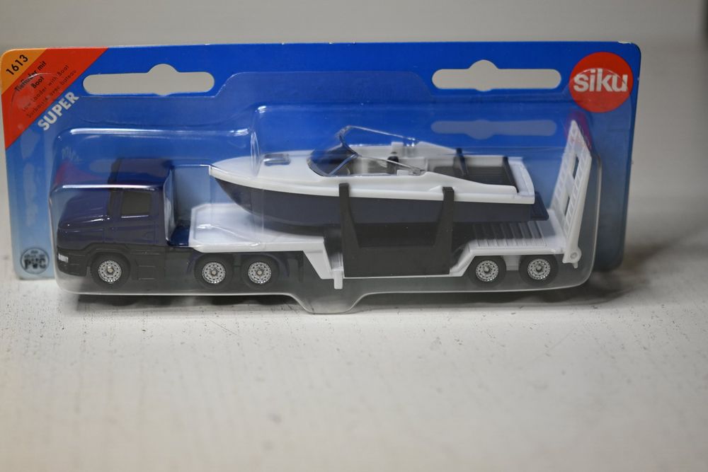 Tieflader mit Boot Siku HO 1:87 NEU (Neu und originalverpackt) in Laupen ZH für CHF 1 – mit ...