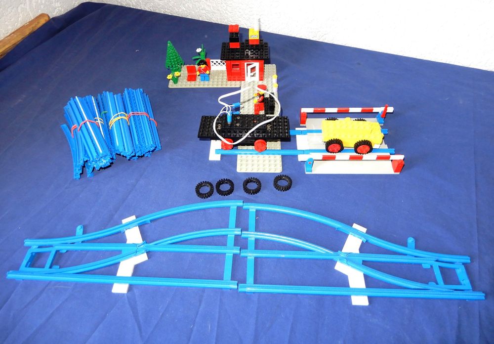 LEGO Eisenbahn Motor 4,5 V + Wind-up Motor 890 + Bahnhof + (Gebraucht ...