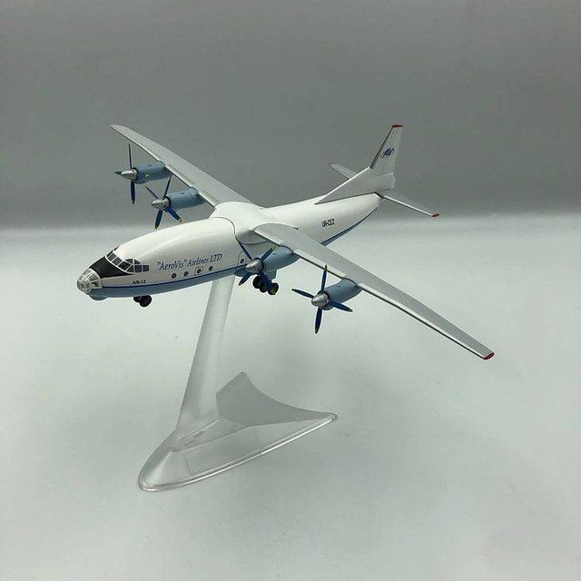 Antonov An-12 Aeroviz UR-CEZ 1/200 (Neu und originalverpackt) in ...