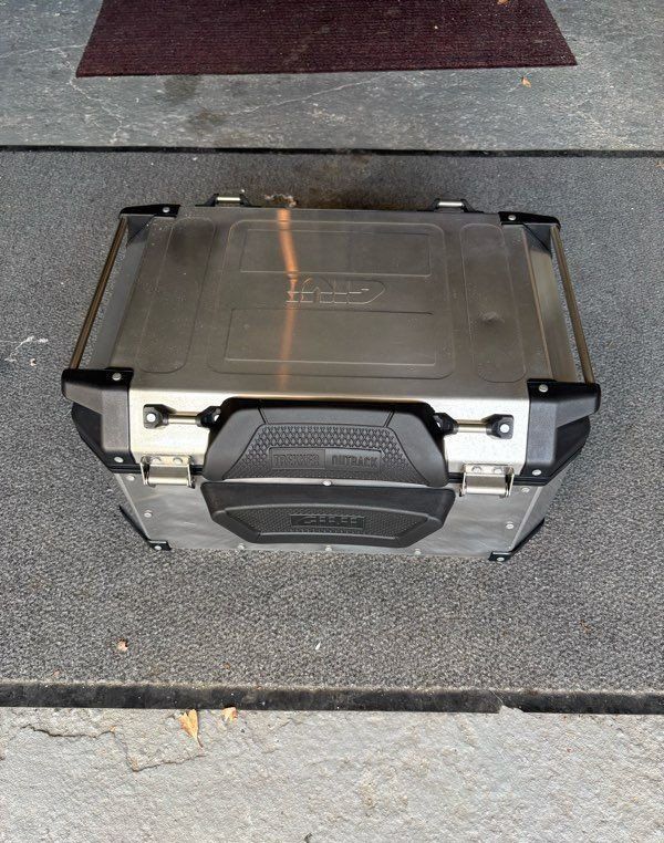 Top case Givi Trekker alu gris 58L (Gebraucht) in Neuchâtel für CHF 350 ...