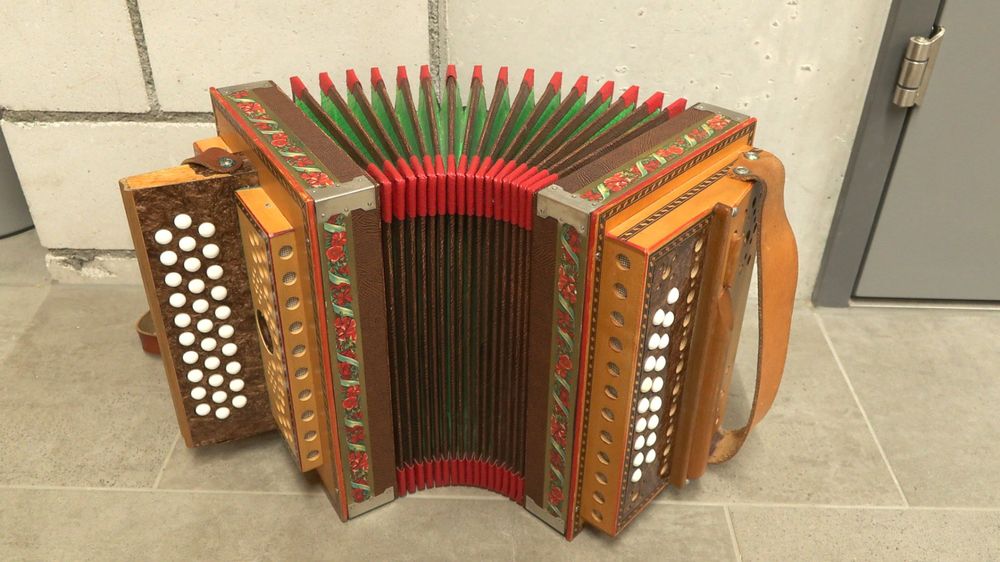Schwyzerörgeli A. Iten Unterägeri (Gebraucht) in Sattel für CHF 270 ...