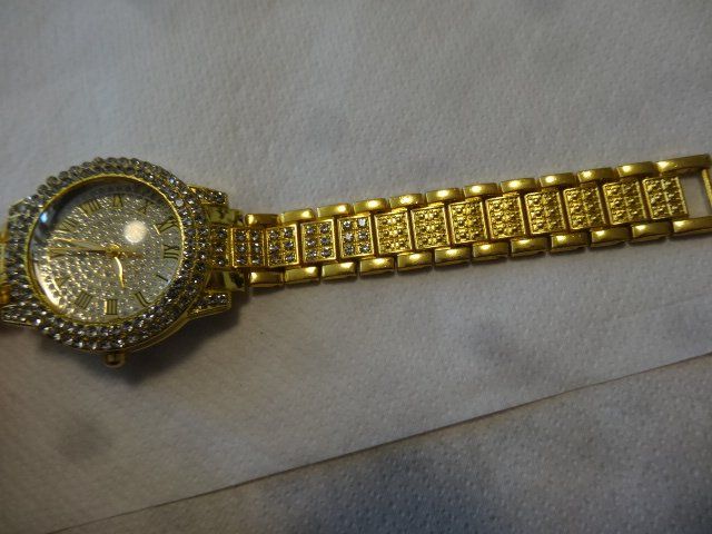SCHÖNE NEU GOLDENE FARBE,VIEL STEINS DAMEN UHR,QUARTZ.LÄÜFT (Neu ...