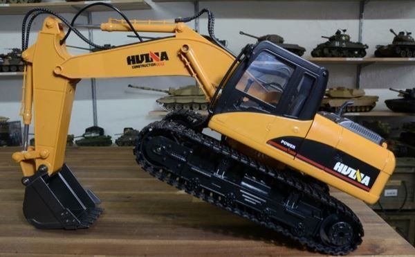 RC Bagger mit Metallschaufel von Huina (Neu und originalverpackt) in ...