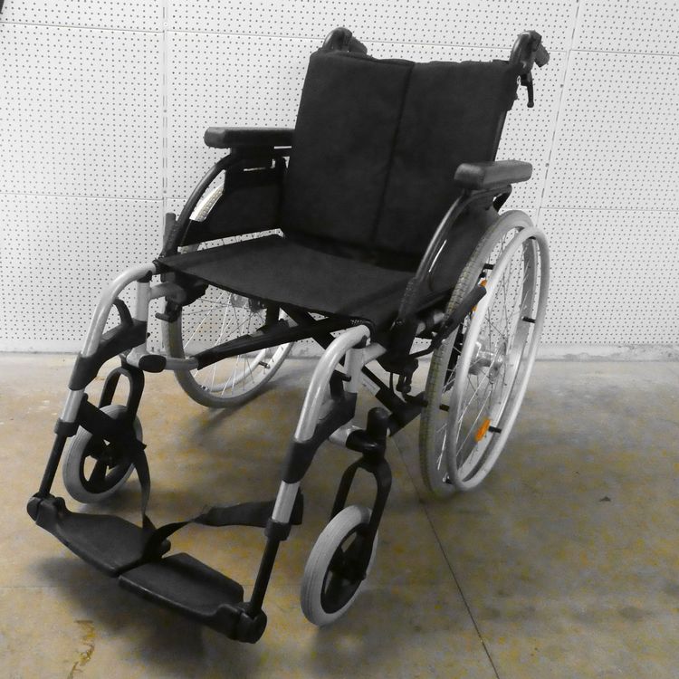 Rollstuhl Breezy, SB 47 cm, Zusatzbremsen, nur CHF 199 | Kaufen auf Ricardo